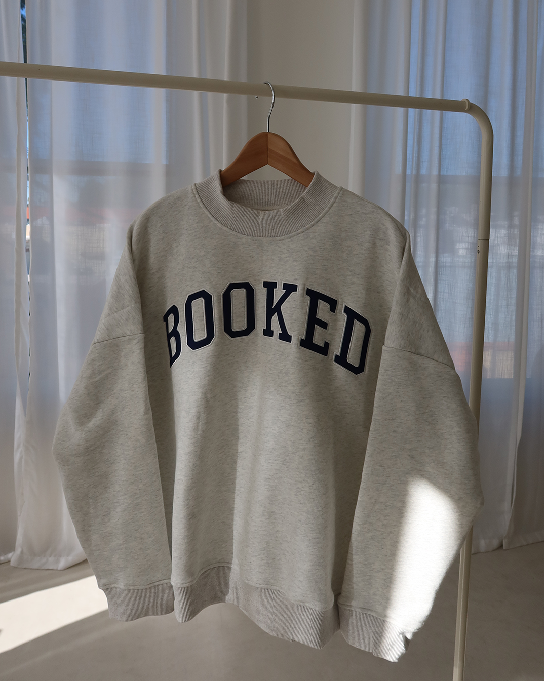 Booked Mockneck Crew – Rebel and Fleur